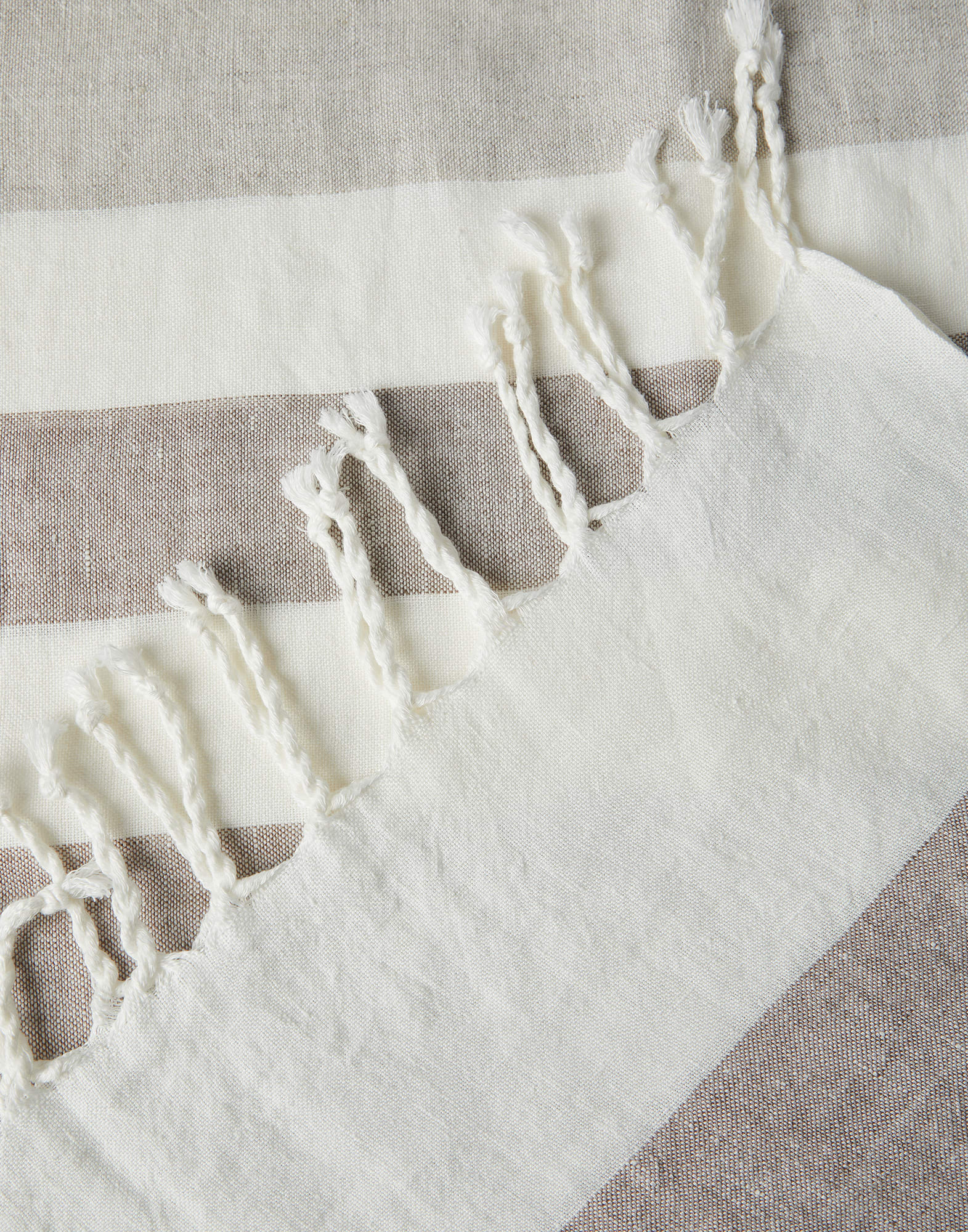 Lightweight throw (241MLPLEARC01CUB2001) for Lifestyle | Brunello Cucinelli