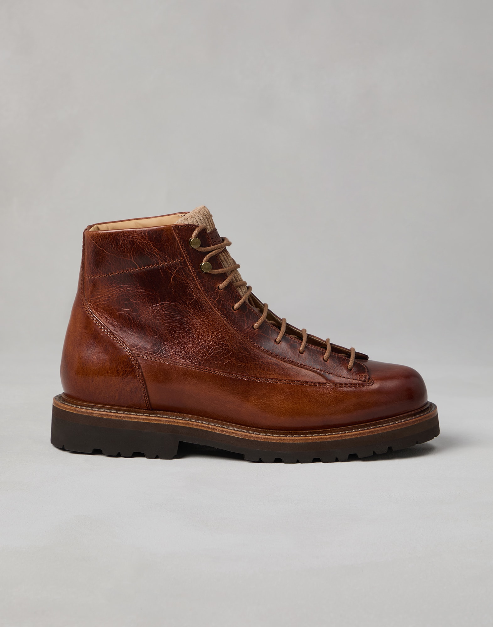 Calfskin pull-up boot