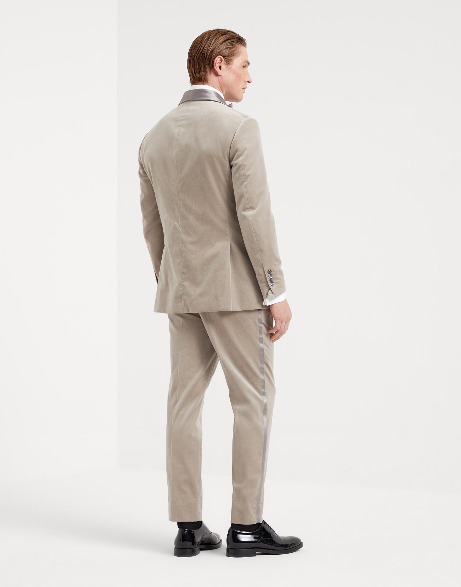 Tuxedo with one-and-a-half-breasted jacket